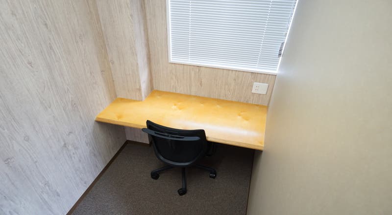 ＜ハニーコムコム稲毛 個室F＞完全個室🚪光回線Wi-Fi📶電源🔌声出しOK🗣️テレワーク/ZOOM/Web面接/自習