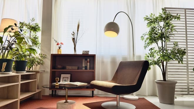 ベストホスト運営✨【目白駅3分】天高5m自然光の入る広い倉庫スタジオ!ダンス練習、窓際・白壁撮影/アンティーク&ビンテージ家具の写真3