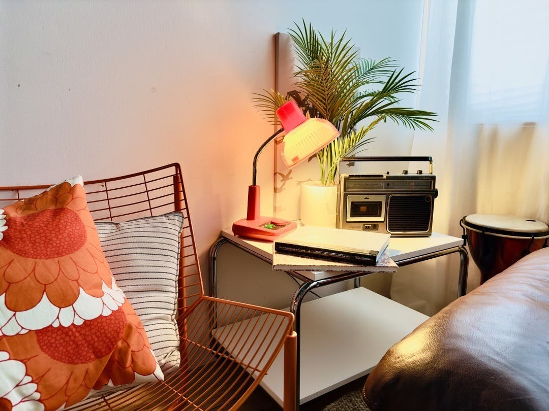 ベストホスト運営✨【目白駅3分】天高5m自然光の入る広い倉庫スタジオ！ダンス練習、窓際・白壁撮影/アンティーク&ビンテージ家具の写真8