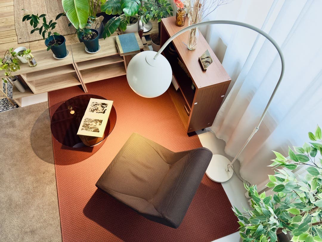 ベストホスト運営✨【目白駅3分】天高5m自然光の入る広い倉庫スタジオ！ダンス練習、窓際・白壁撮影/アンティーク&ビンテージ家具の写真7