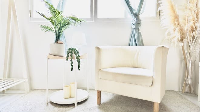 ベストホスト運営✨【目白駅3分】天高5m自然光の入る広い倉庫スタジオ!ダンス練習、窓際・白壁撮影/アンティーク&ビンテージ家具の写真13