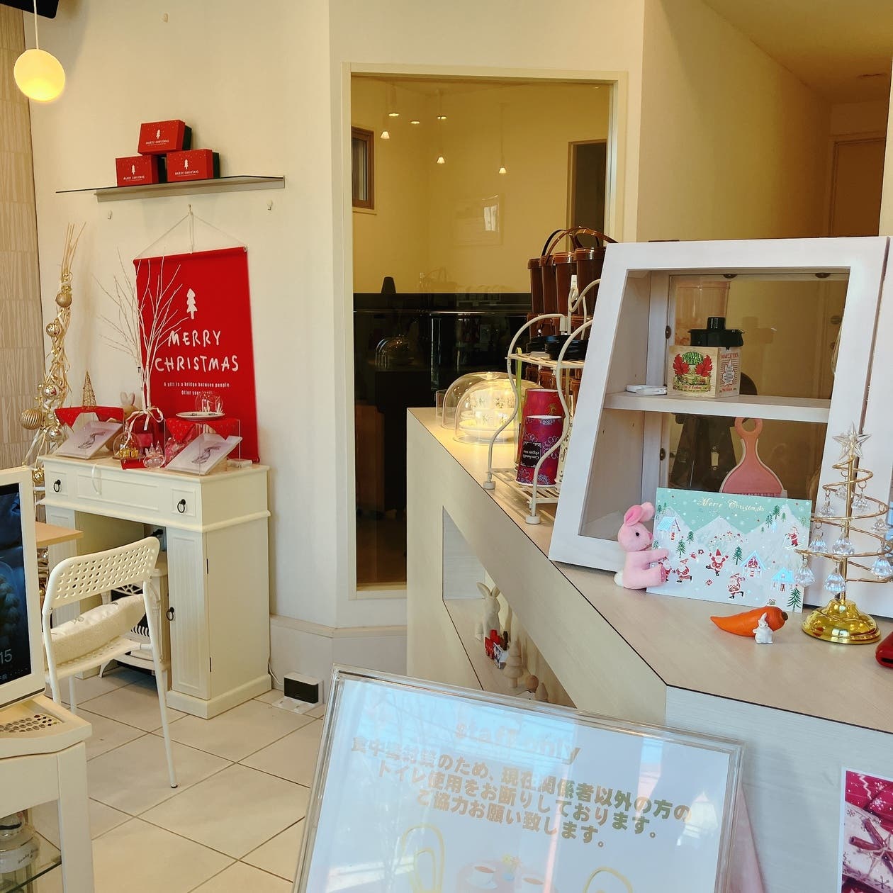 埼玉県鴻巣駅徒歩１５分。洋菓子店３月のうさぎ内グランドピアノレッスン室の写真4