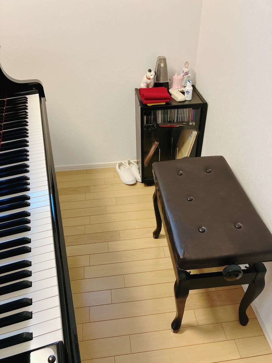 埼玉県鴻巣駅徒歩１５分。洋菓子店３月のうさぎ内グランドピアノレッスン室の写真8