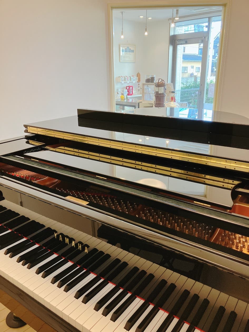 埼玉県鴻巣駅徒歩１５分。洋菓子店３月のうさぎ内グランドピアノレッスン室の写真10