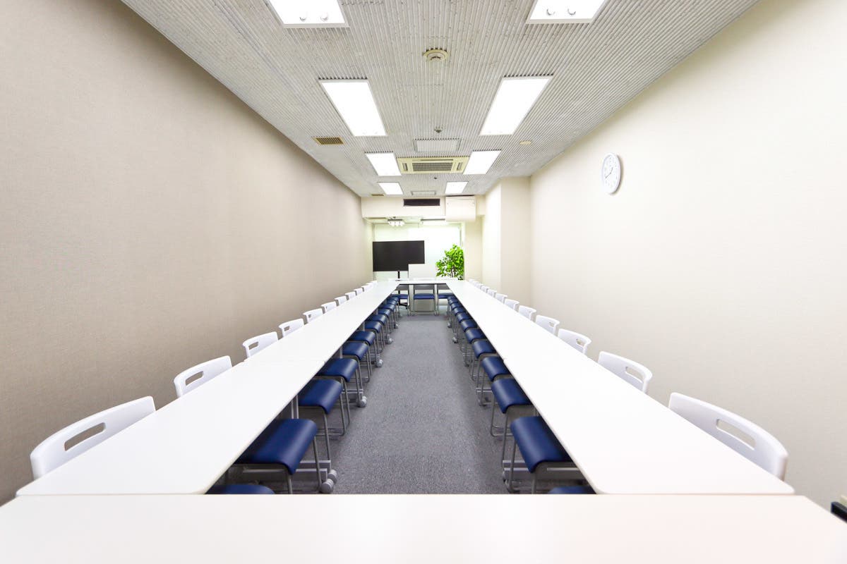 【JR新橋駅目の前！36名】プロジェクタ―・WiFi無料！10Gbps回線！ふれあい貸し会議室 新橋No125 ニュー新橋ビルの写真10