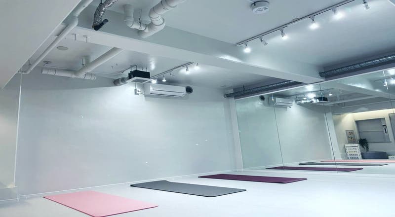 2024年新装開店　白をベースとしたスタジオ　地下で音漏れ最小限