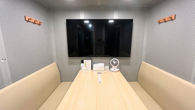 🌟レッスンや講座に🌟【渋谷駅徒歩1分|レッスン向け|22PG】完全個室/無料Wi-Fi/電源/55inモニターの写真1