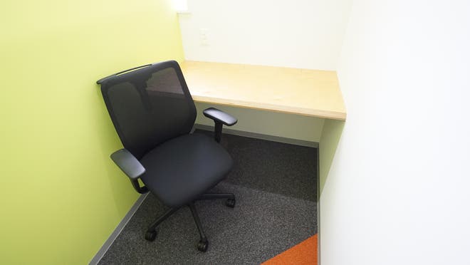 <ハニーコムコム稲毛 ワークNo.8>半個室のコワーキングスペース💻声出し不可🚫光回線Wi-Fi📶電源🔌テレワーク/自習の写真2