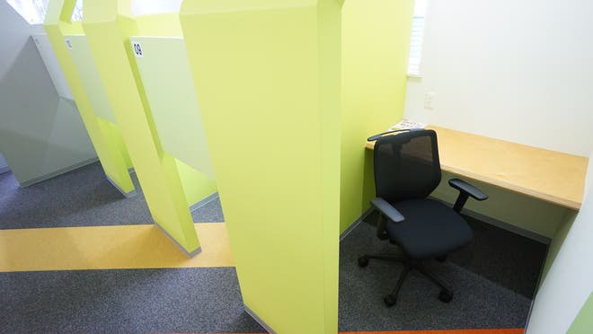 <ハニーコムコム稲毛 ワークNo.8>半個室のコワーキングスペース💻声出し不可🚫光回線Wi-Fi📶電源🔌テレワーク/自習の写真3