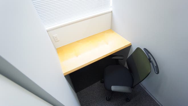 <ハニーコムコム稲毛 ワークNo.8>半個室のコワーキングスペース💻声出し不可🚫光回線Wi-Fi📶電源🔌テレワーク/自習の写真6