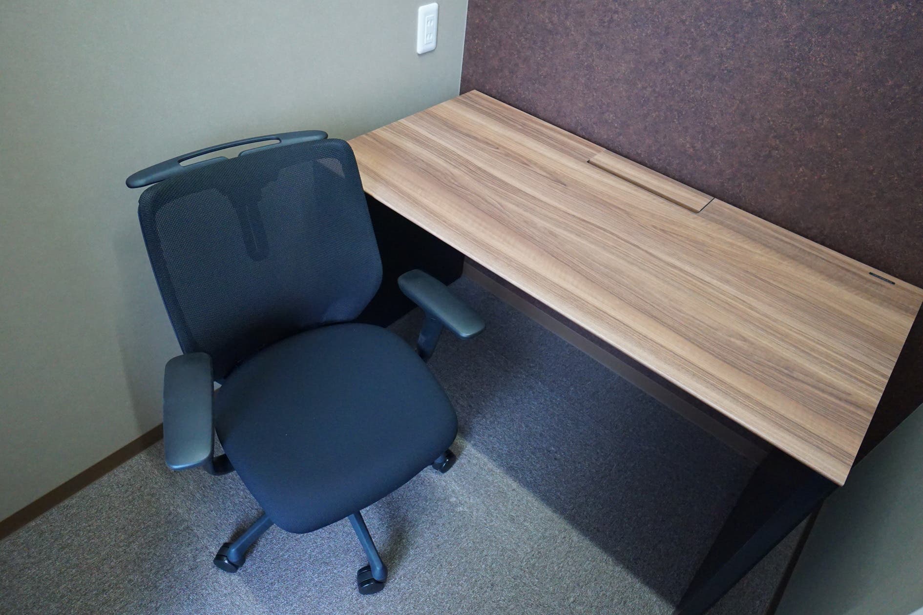 ＜ハニーコムコム稲毛 ワークNo.9＞半個室のコワーキングスペース💻声出し不可🚫光回線Wi-Fi📶電源🔌テレワーク/自習の写真8