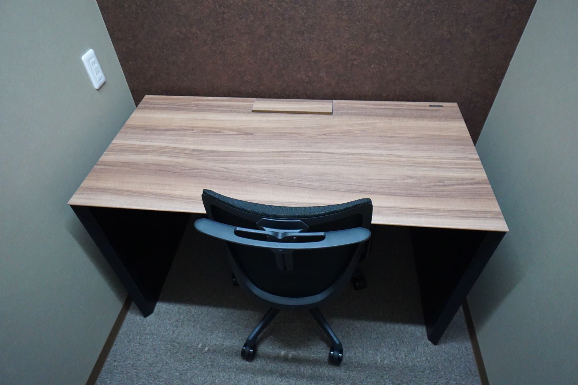 ＜ハニーコムコム稲毛 ワークNo.14＞半個室のコワーキングスペース💻声出し不可🚫光回線Wi-Fi📶電源🔌テレワーク/自習の写真9