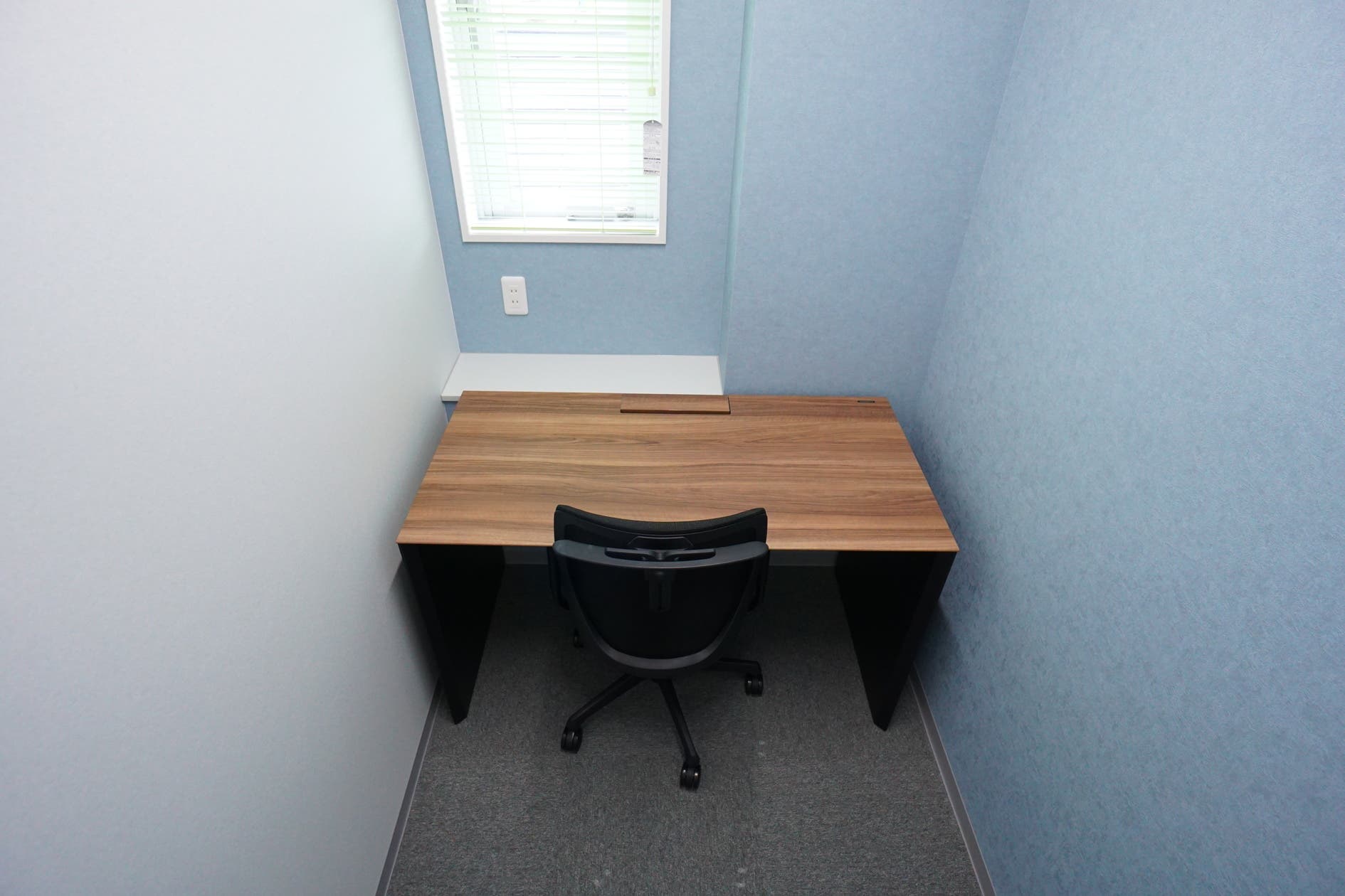 ＜ハニーコムコム稲毛 ワークNo.4＞半個室のコワーキングスペース💻声出し不可🚫光回線Wi-Fi📶電源🔌テレワーク/自習の写真12