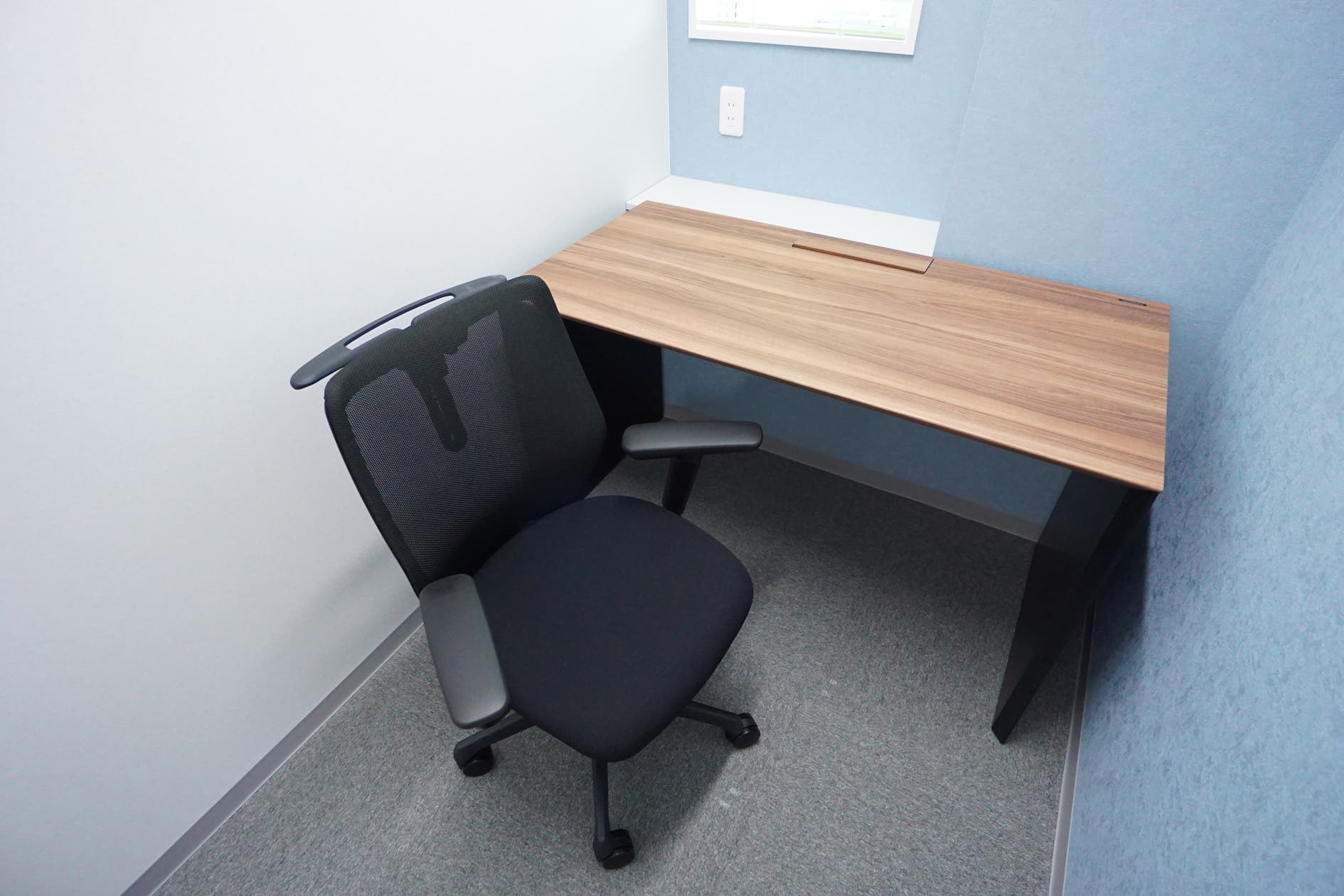 ＜ハニーコムコム稲毛 ワークNo.12＞半個室のコワーキングスペース💻声出し不可🚫光回線Wi-Fi📶電源🔌テレワーク/自習の写真11