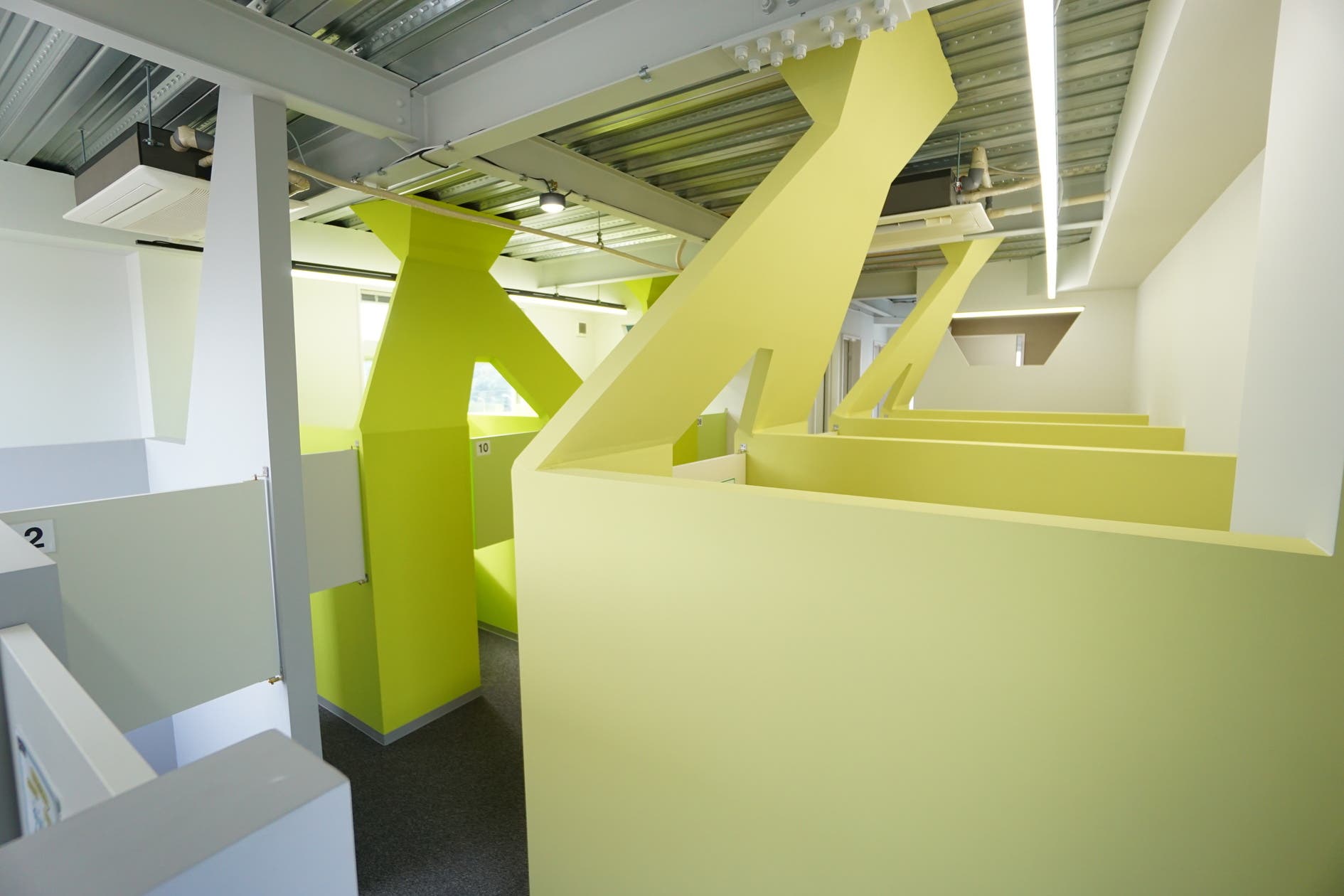 ＜ハニーコムコム稲毛 ワークNo.10＞半個室のコワーキングスペース💻声出し不可🚫光回線Wi-Fi📶電源🔌テレワーク/自習の写真16