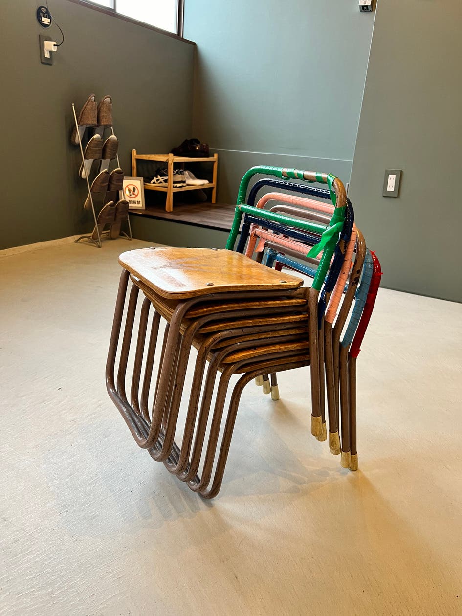 【子ども用備品が充実】アンティークドアと緑の外壁がかわいい古民家モダンな路面の広々土間スペース！の写真20