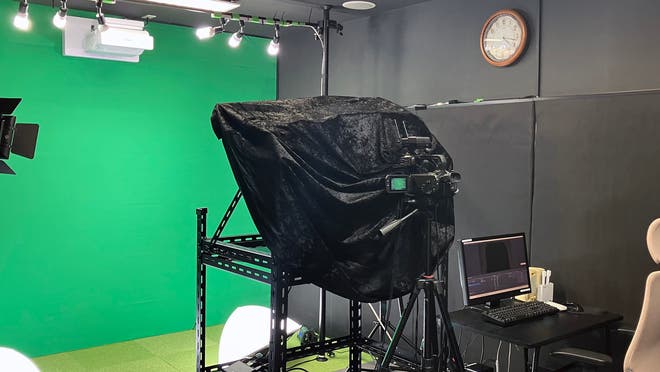 【三田駅徒歩4分】セミナー撮影/研修収録/スタジオ撮影/教材収録/クロマキー/電子黒板での収録に最適な撮影スタジオ!の写真1