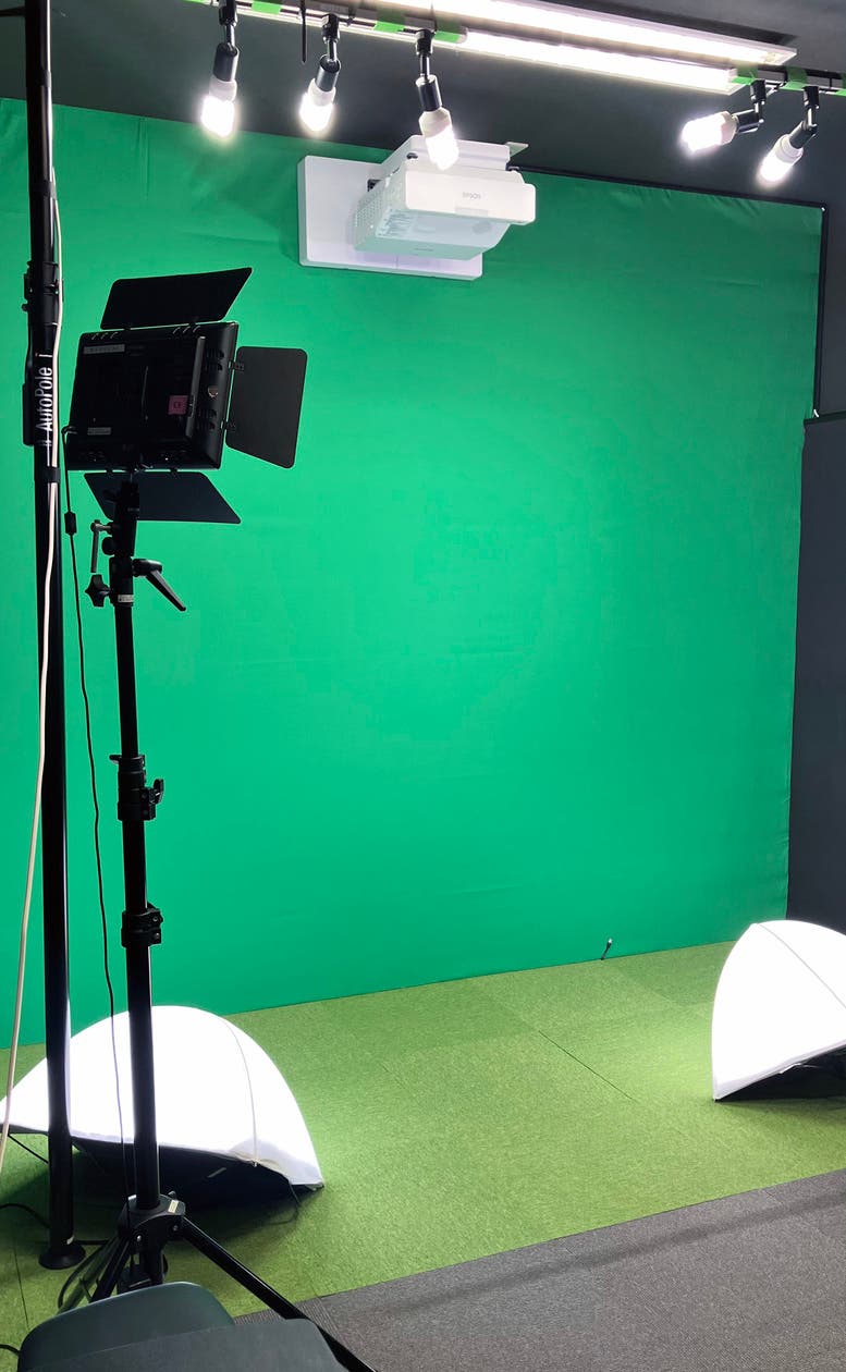 【三田駅徒歩4分】セミナー撮影/研修収録/スタジオ撮影/教材収録/クロマキー/電子黒板での収録に最適な撮影スタジオ！の写真2