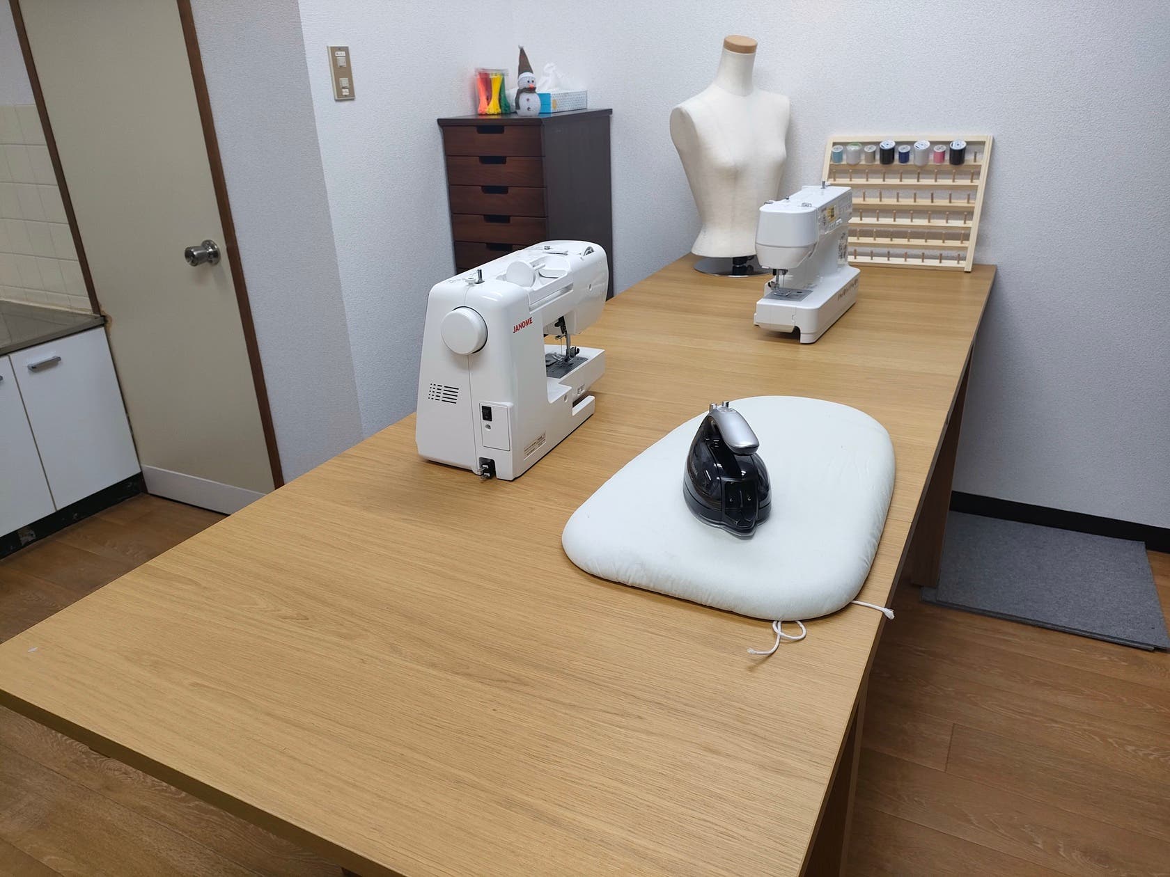 [のんびり工房/馬場箱]大きな机の四角いお部屋 (作業場所/会議/ボードゲーム/お話し会)の写真4