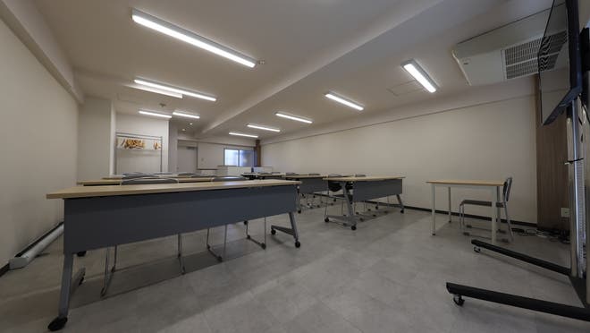 【原宿駅徒歩1分】セミナーや説明会に最適な多目的レンタルスペース|土足OK WiFi プロジェクター無料<HOLZ原宿-E>の写真2