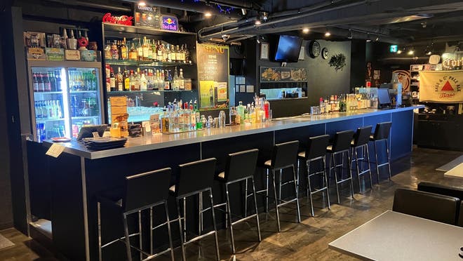 浅草の真ん中に位置する地下一階のアメリカンダイナーダーツバーの写真1