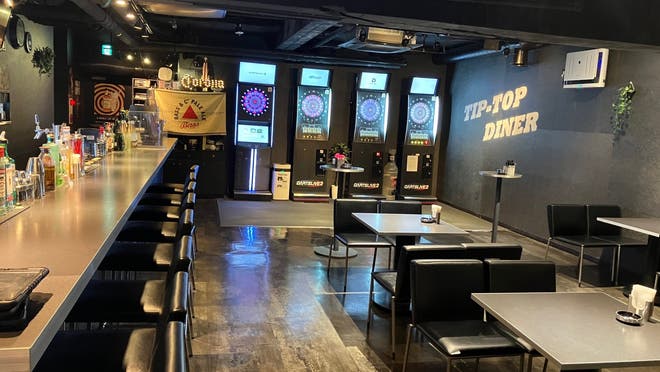 浅草の真ん中に位置する地下一階のアメリカンダイナーダーツバーの写真2