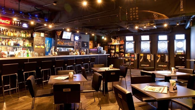 浅草の真ん中に位置する地下一階のアメリカンダイナーダーツバーの写真4