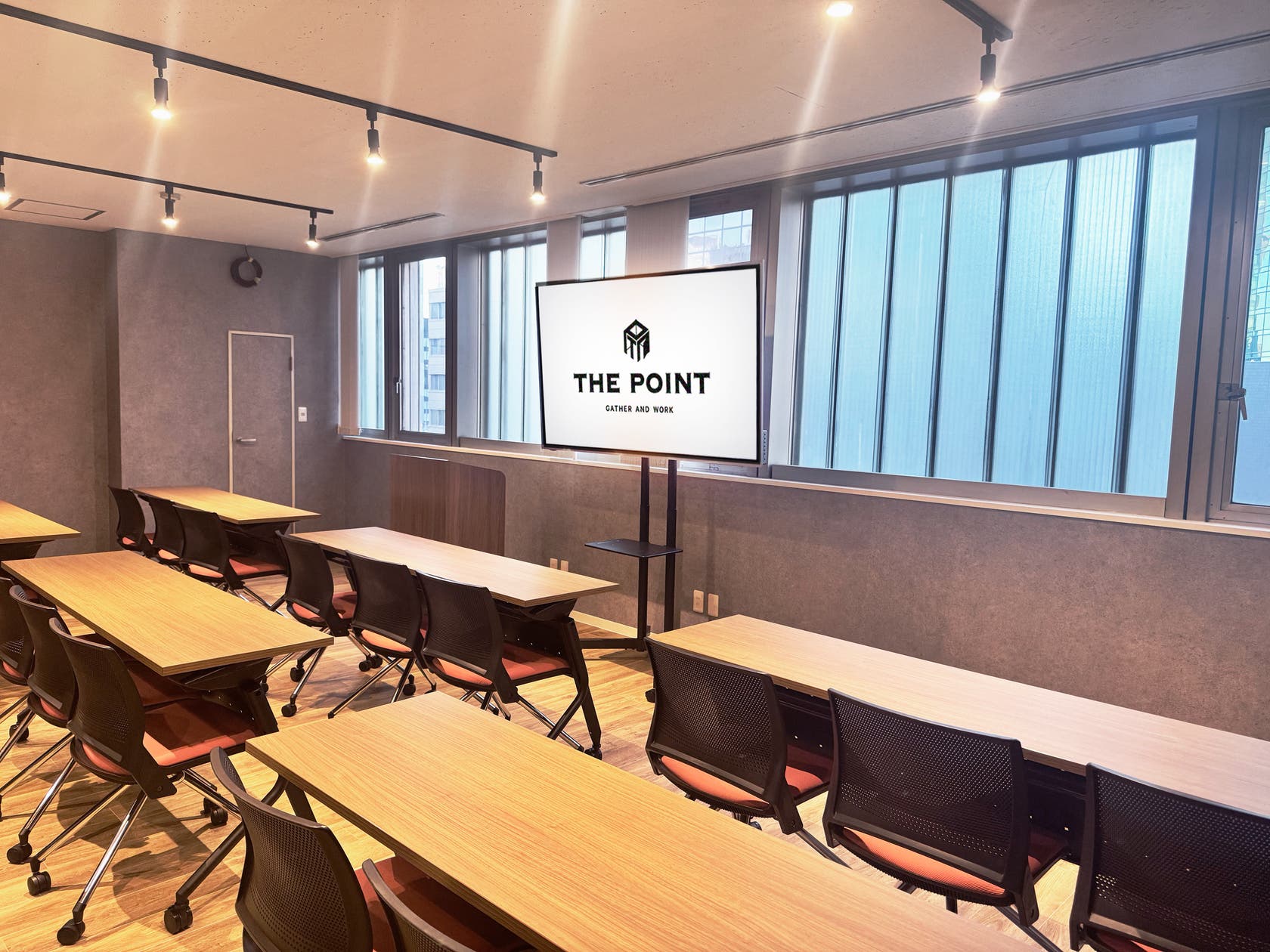 駅直結！新橋駅徒歩1分｜最大51名｜セミナー講演、懇親会、勉強会に最適！｜セミナールーム『チャップリン』の写真5