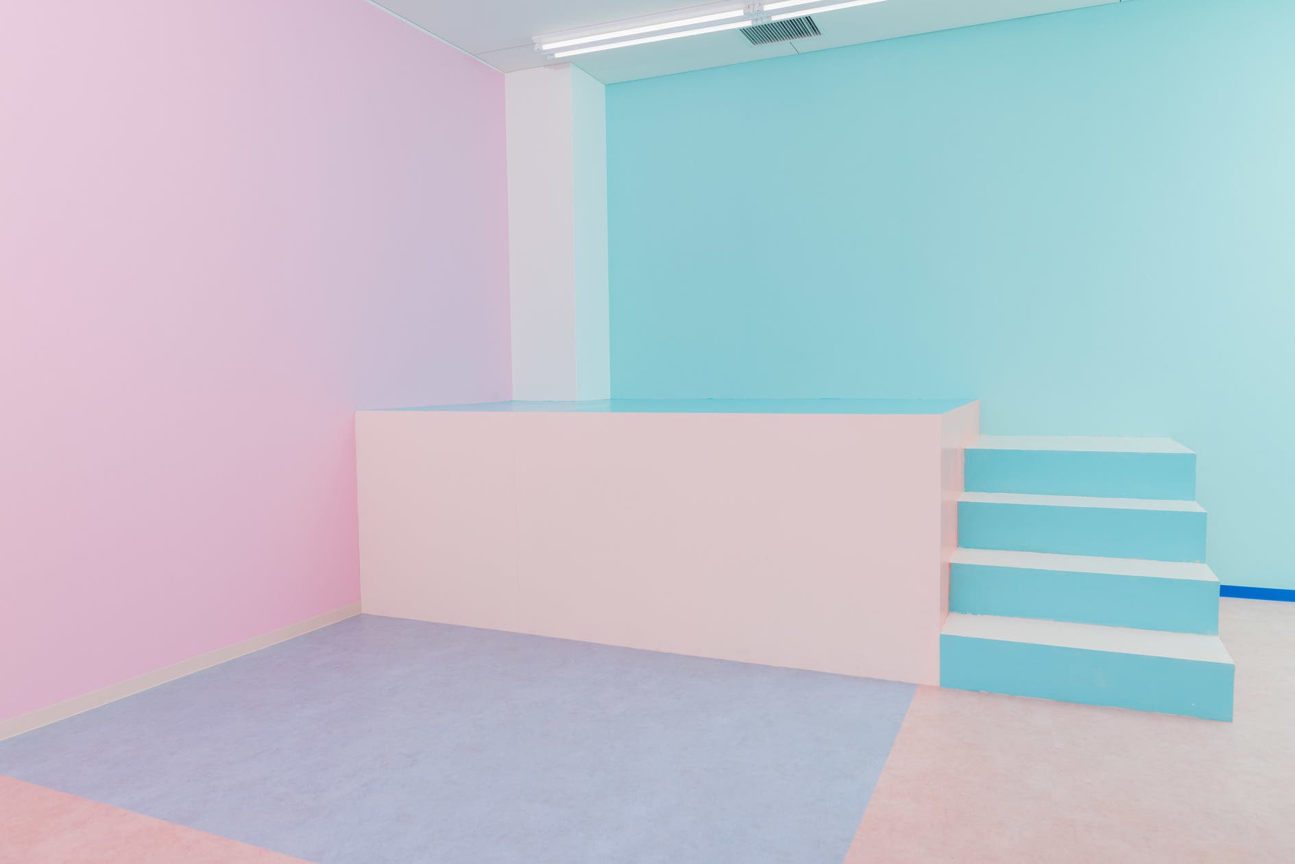 真っ白カフェ風のレンタルスペース！撮影、物販、一日カフェなんでも出来ます！船場センタービル内なので交通アクセス抜群！の写真5