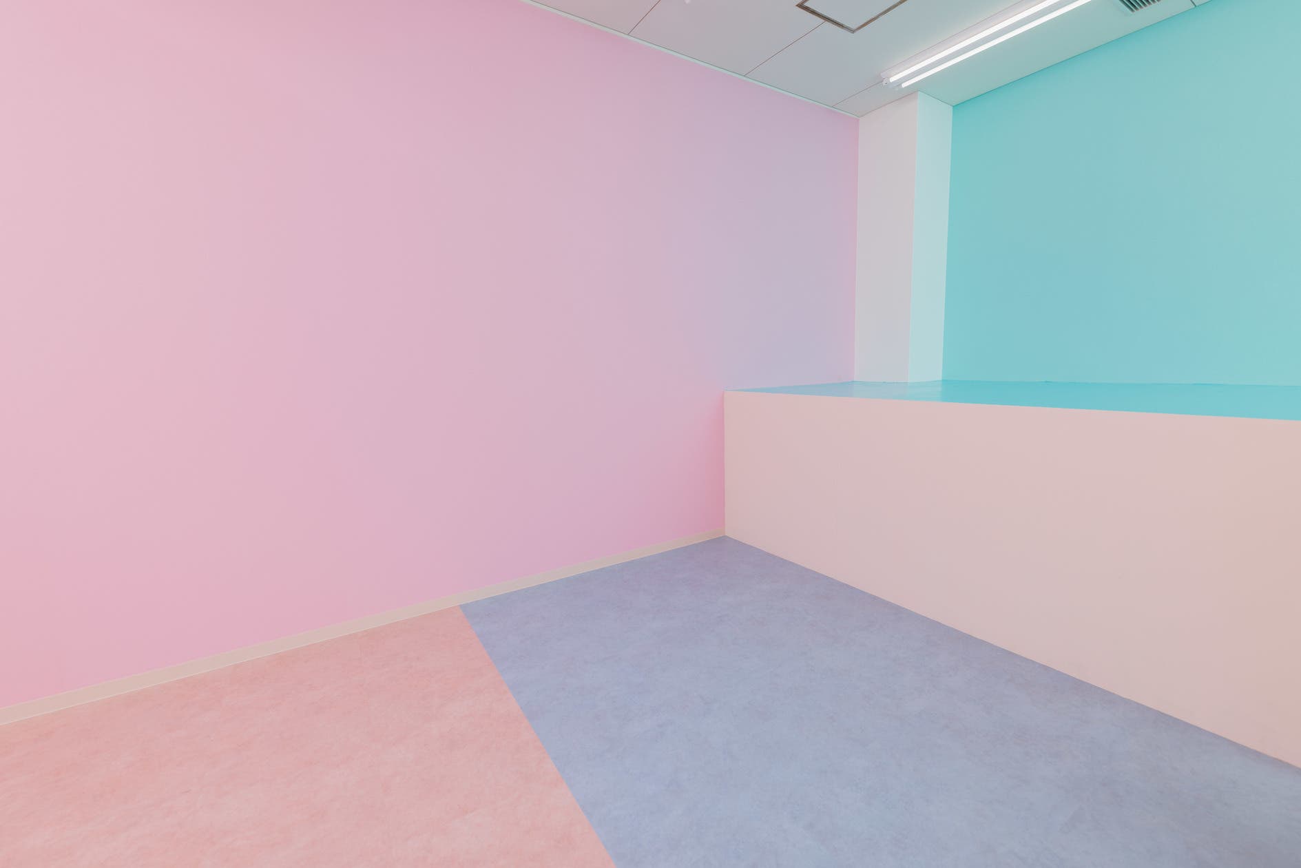 真っ白カフェ風のレンタルスペース！撮影、物販、一日カフェなんでも出来ます！船場センタービル内なので交通アクセス抜群！の写真7