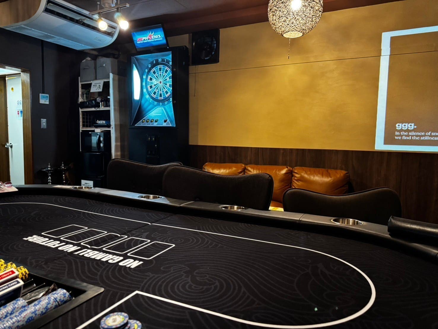 【FAMILYPOT 飯田橋店】駅徒歩5分 本格ポーカーテーブル、カラオケ、ダーツ、シーシャもあるパーティ向けバリ風スペースの写真10