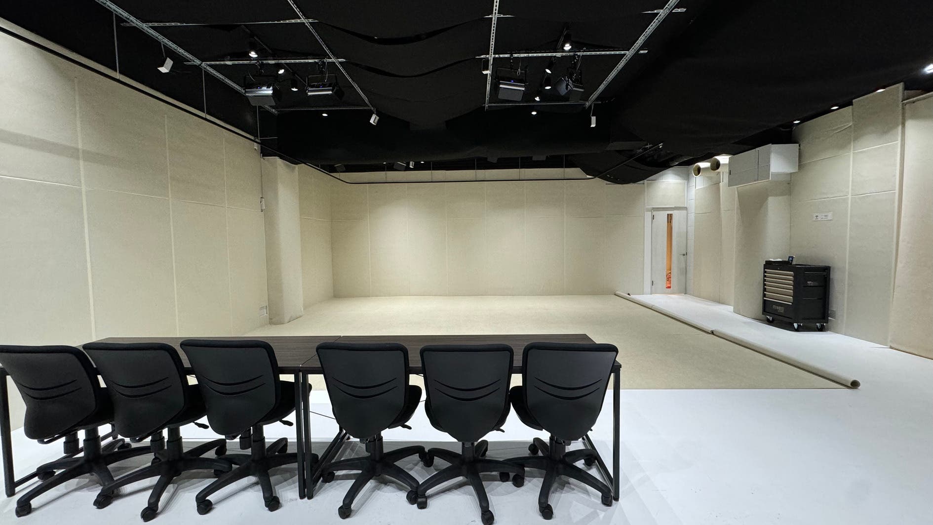 【山手線】鶯谷駅から徒歩9分│洗練された広さ約100㎡の映像収録＆ライブ配信スタジオ【Youtube/ウェビナー/対談】の写真10