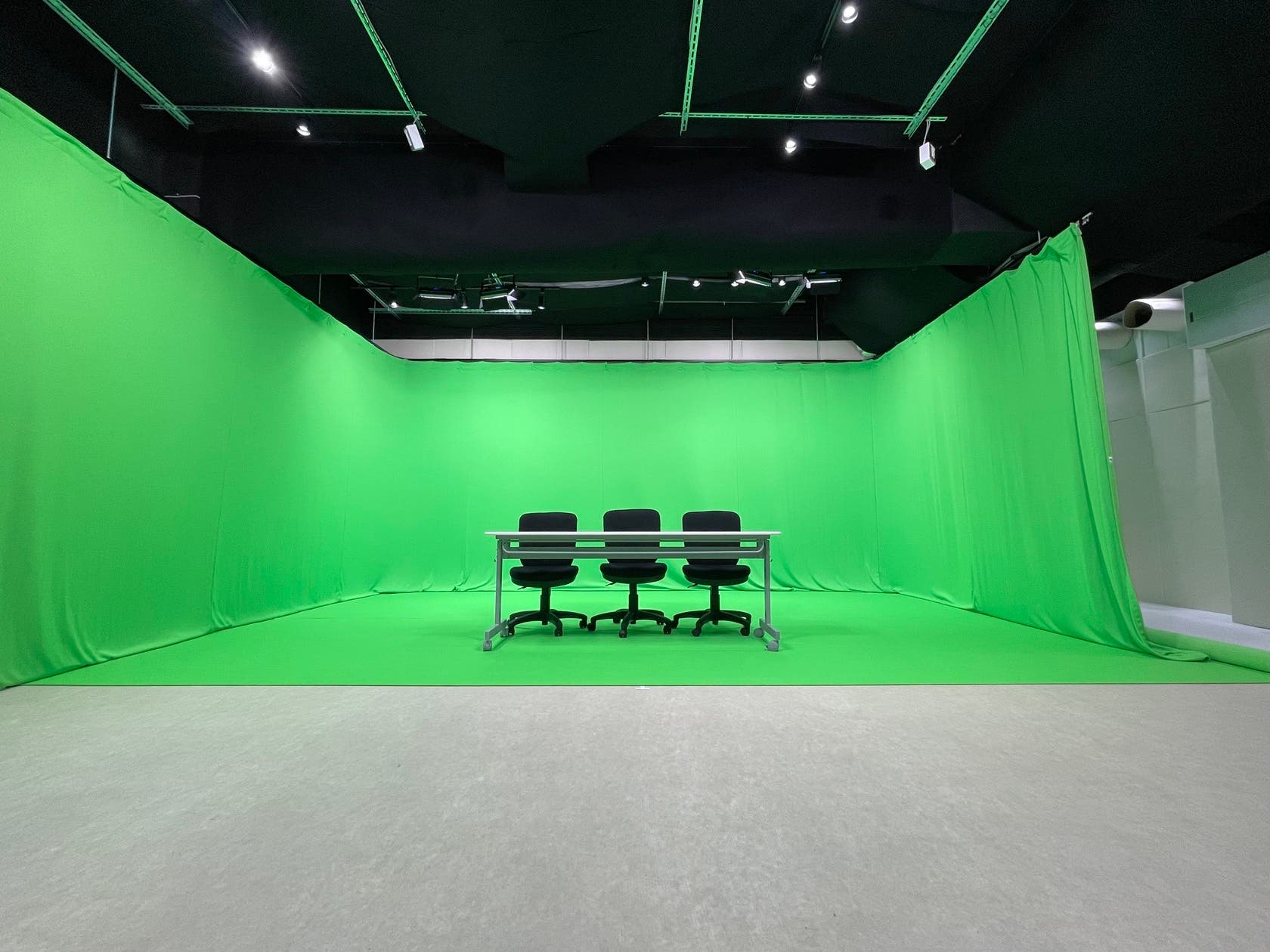 【山手線】鶯谷駅から徒歩9分│洗練された広さ約100㎡の映像収録＆ライブ配信スタジオ【Youtube/ウェビナー/対談】の写真11