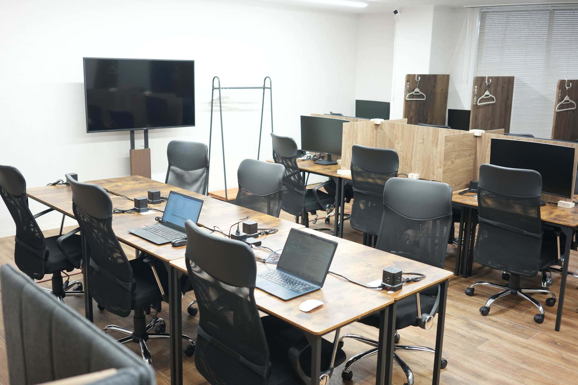 24時間、365日 利用可能なコワーキングスペース・自習室「クレガ本町」の写真3