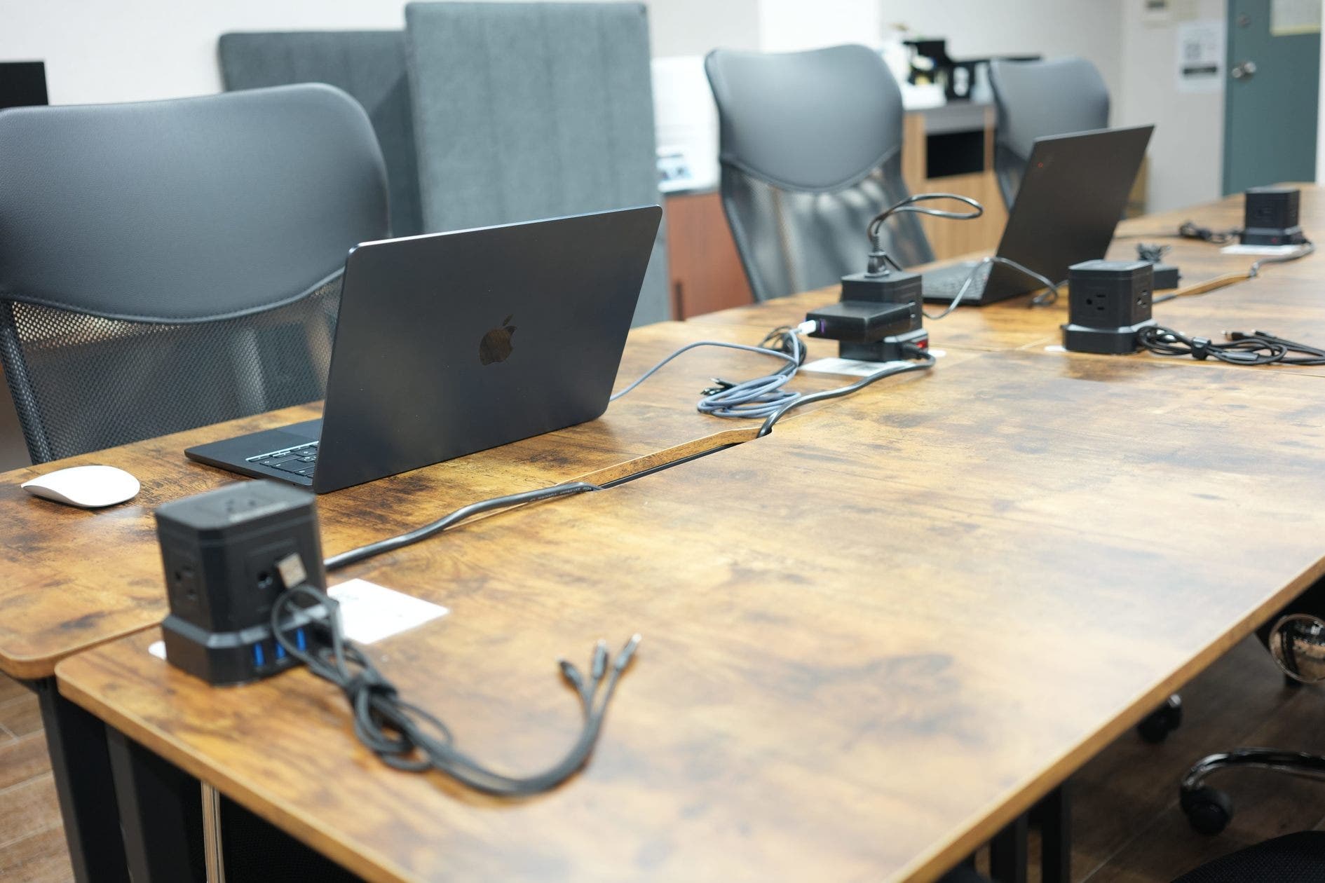 24時間、365日 利用可能なコワーキングスペース・自習室「クレガ本町」の写真4