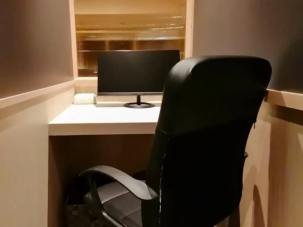 【ブース席】吉祥寺駅徒歩1分！受付スタッフ常駐で安心サポート◎/Wi-Fi/充電器/集中したい作業に最適！/フリードリンクの写真1