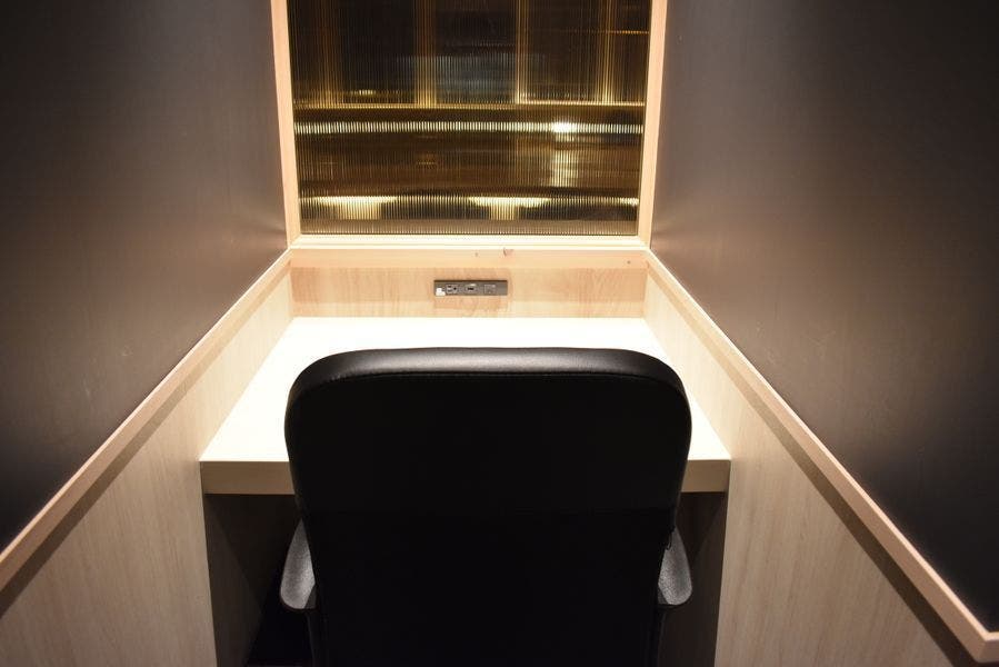 【ブース席】吉祥寺駅徒歩1分！受付スタッフ常駐で安心サポート◎/Wi-Fi/充電器/集中したい作業に最適！/フリードリンクの写真3