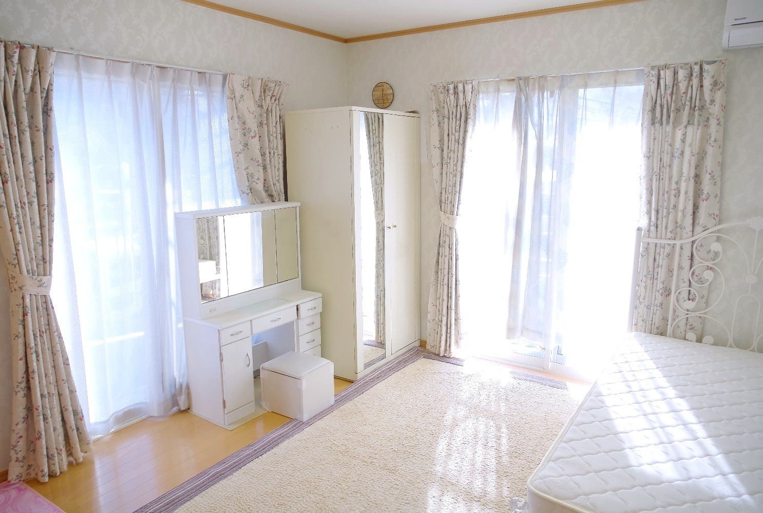 ☆自然光入るホワイト基調の洋室☆セルフ撮影/撮影会/ロケ/ビデオ撮影・演奏会・楽器練習・レッスン/教室などにの写真12