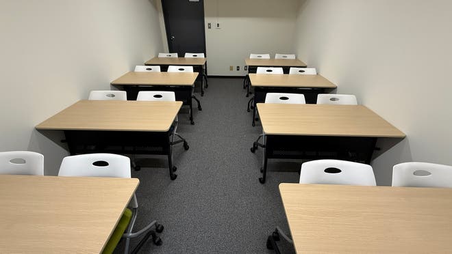 🥳心斎橋駅徒歩4分🎉最大16名!大型モニター/Wi-Fi/シンプルで使いやすい会議室の写真6