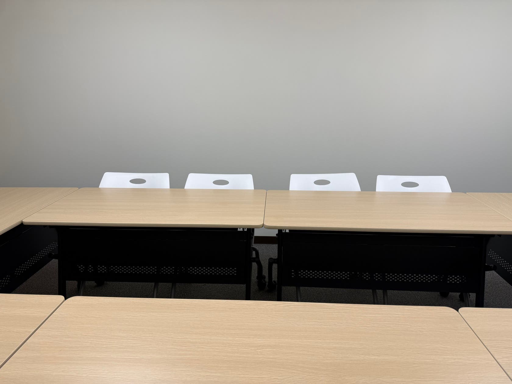 🥳心斎橋駅徒歩4分🎉最大16名！大型モニター/Wi-Fi/シンプルで使いやすい会議室の写真11