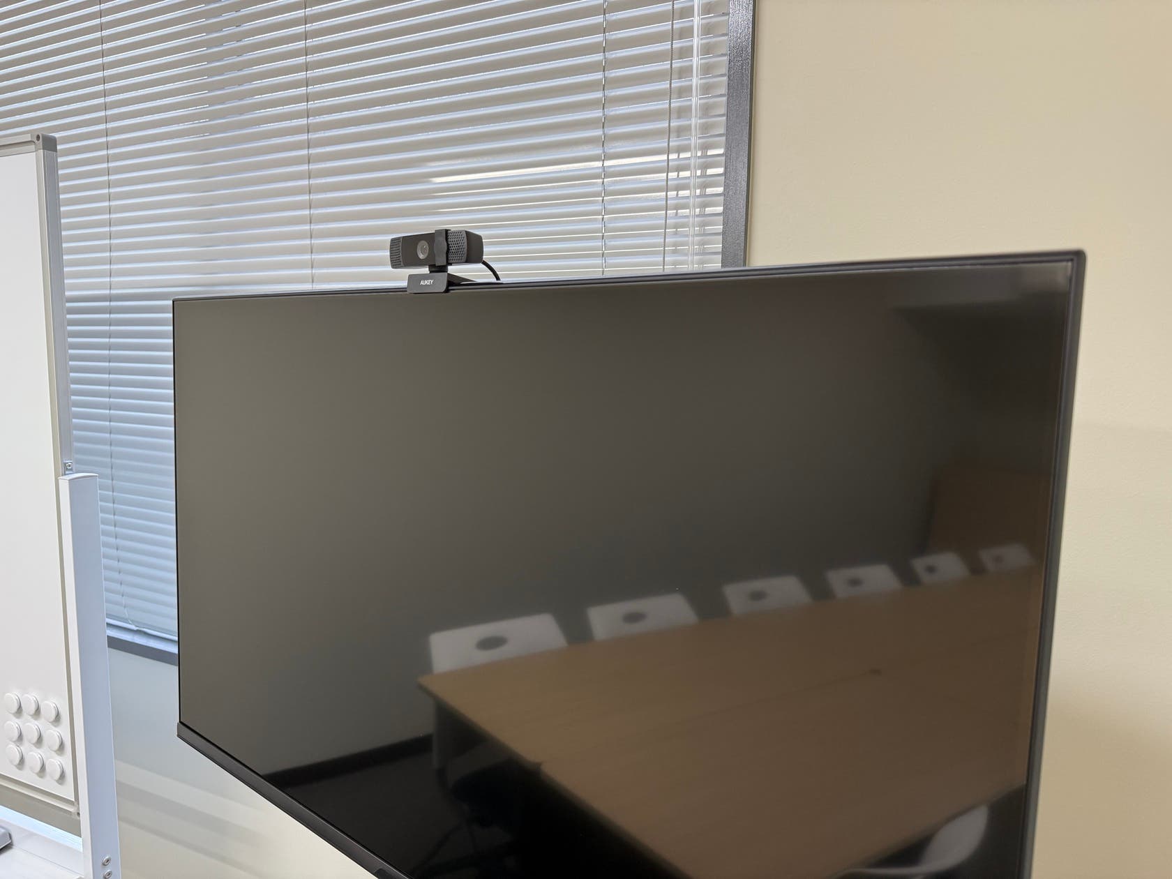 🥳心斎橋駅徒歩4分🎉最大16名！大型モニター/Wi-Fi/シンプルで使いやすい会議室の写真13