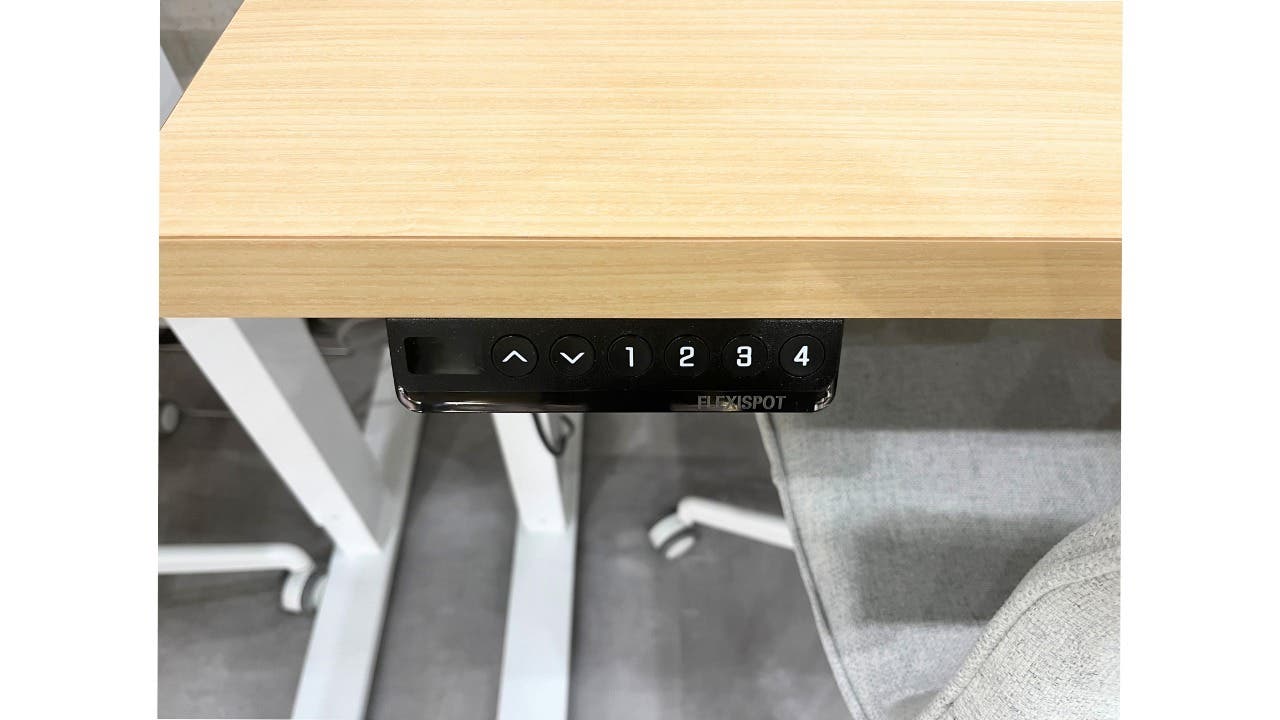 🌟1人のテレワークに🌟【新橋駅徒歩2分｜コワーキングスペース｜11C】カウンター/無料Wi-Fi/31.5inモニター/電源の写真9