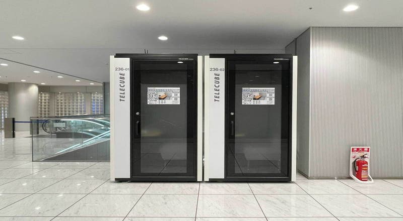 【テレキューブ】JR東急目黒ビルの個室型ワークブース（236-01）です。視線と音を遮る、プライベートな集中環境。