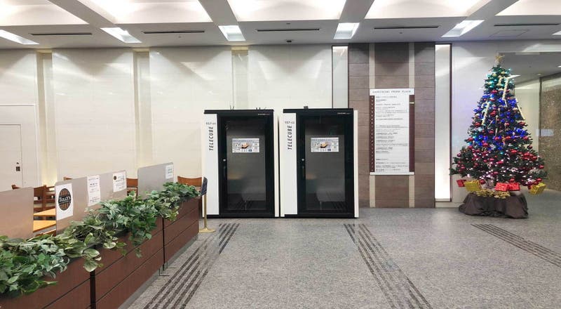 【テレキューブ】神谷町プライムプレイスの個室型ワークブース（157-02）です。視線と音を遮る、プライベートな集中環境。