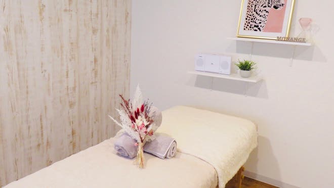 麻布十番駅から徒歩30秒の駅チカ好立地レンタルサロン! 白を貴重とした北欧風の個室とナチュラルテイストの完全個室を2つご用意♪の写真4