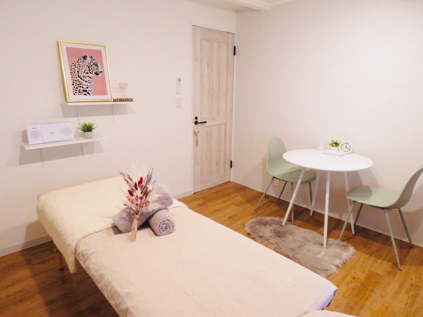 麻布十番駅から徒歩30秒の駅チカ好立地レンタルサロン！ 白を貴重とした北欧風の個室とナチュラルテイストの完全個室を2つご用意♪の写真5