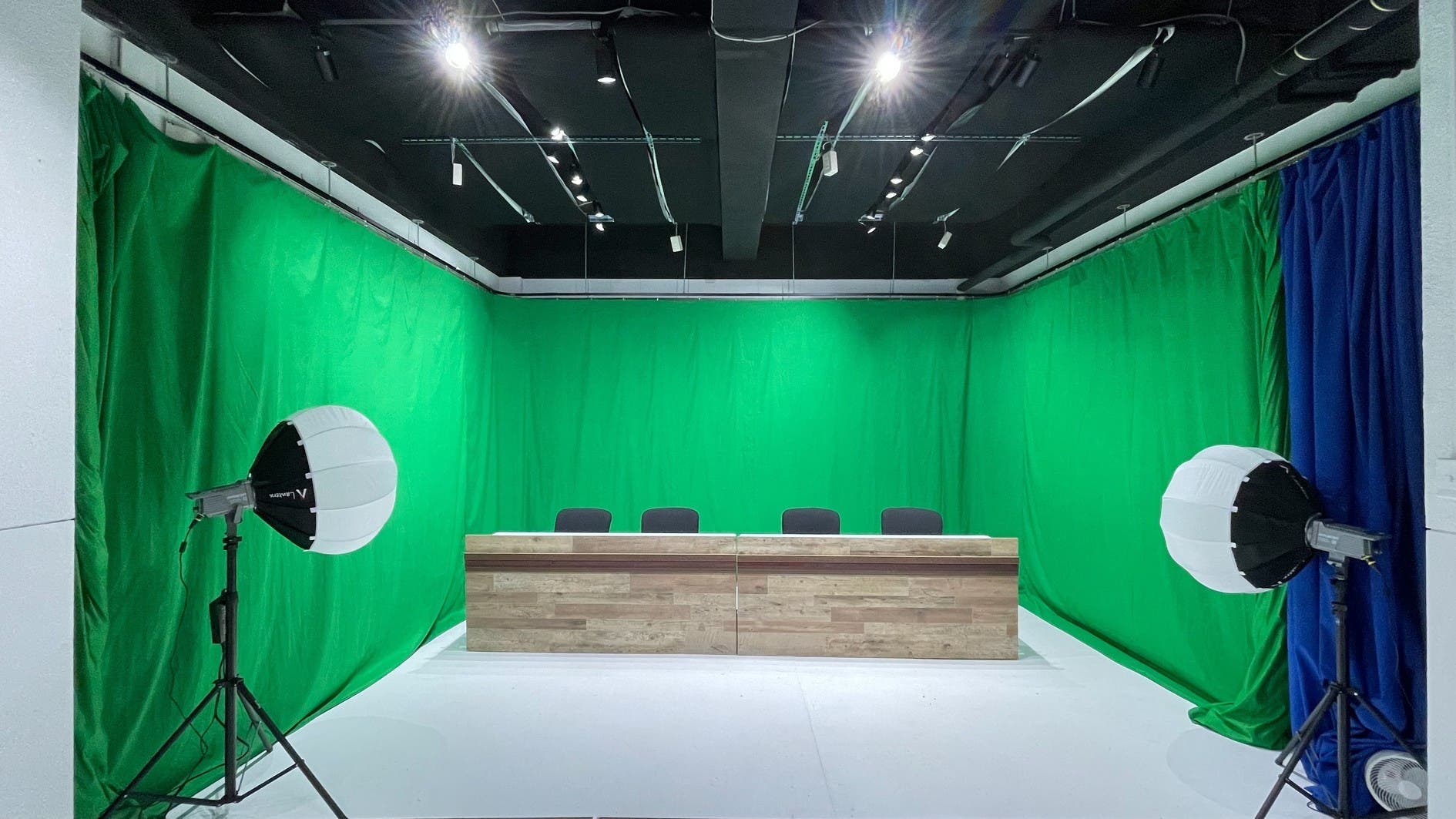 クロマキー幕【スタジオB・全3面】の画像1
