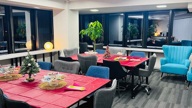 【松屋銀座の近く】21名着席/オフサイトMTG・セミナー等に最適/飲食OK/オシャレ&カジュアルな雰囲気でリーズナブルの写真2