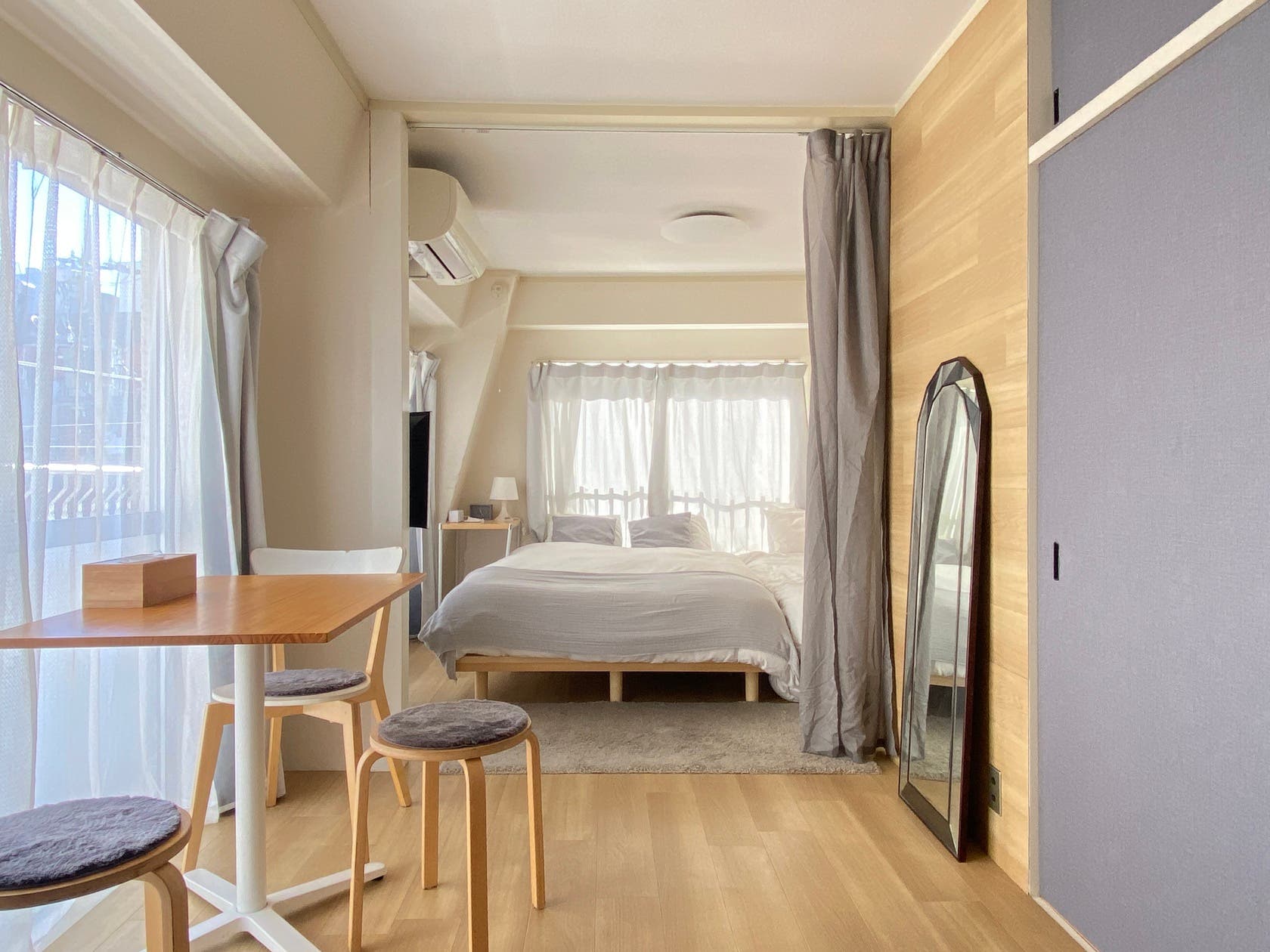 【阿佐ヶ谷駅徒歩1分・新宿8分】忘年会、クリスマス/バルコニー/明るい角部屋。の写真1