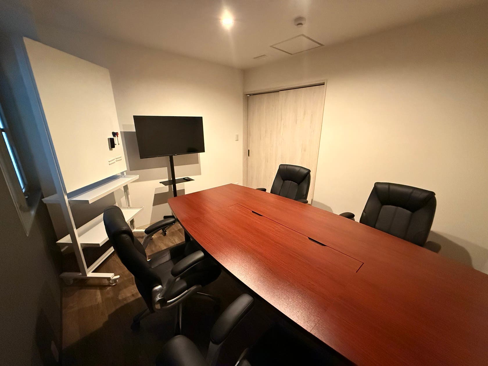 🥳高級感漂う洗練された会議スペース🎉Flexio堀江Elegant room👑ドリンクサーバー☕️プリンター有🖨の写真7